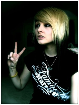 Cortes de pelo y peinaos EMO para mujeres