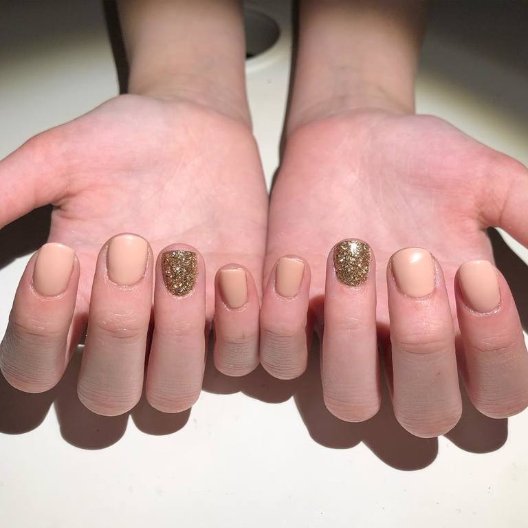 Uñas beige - Blogmujeres.com