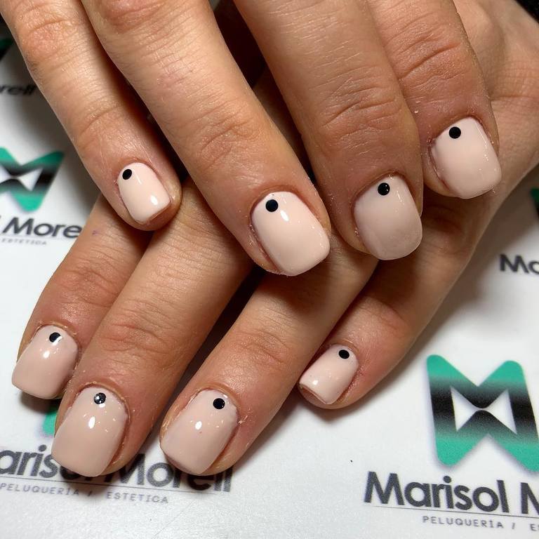Uñas beige - Blogmujeres.com