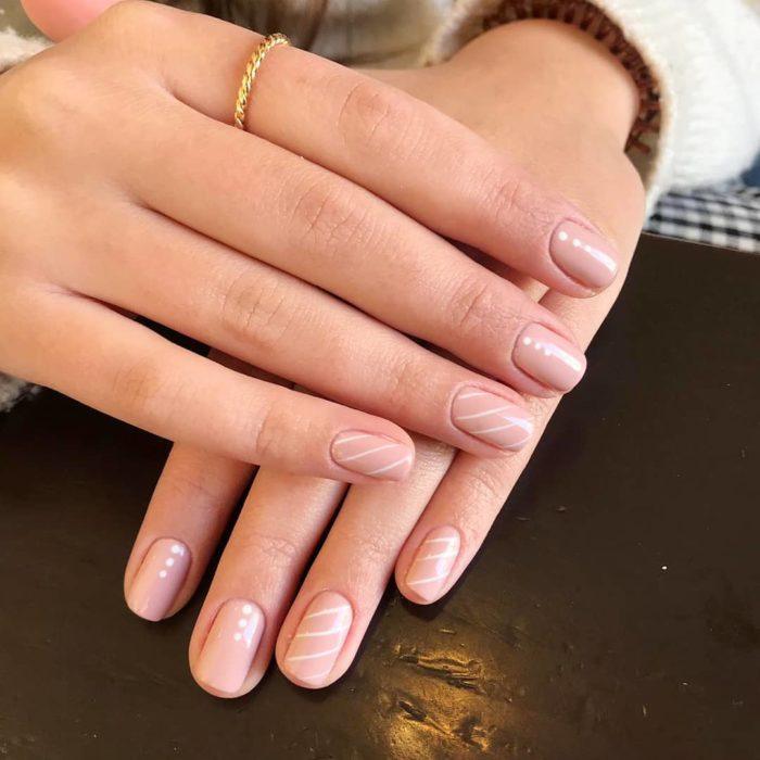 Uñas beige - Blogmujeres.com