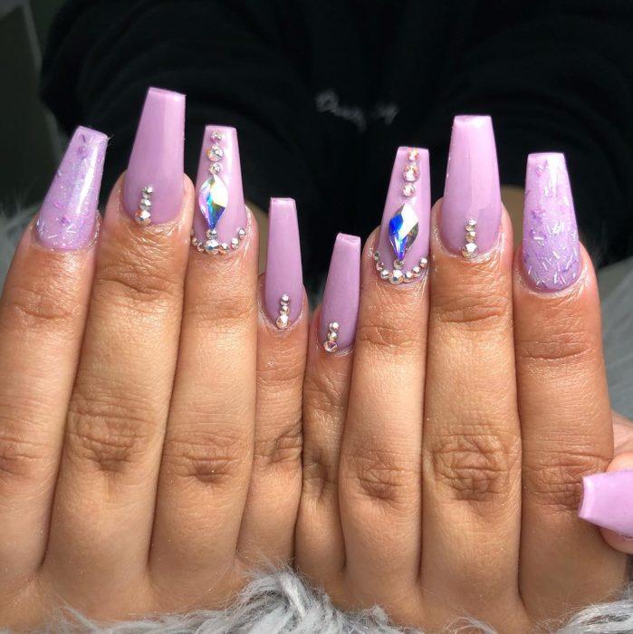 Uñas moradas - Blogmujeres.com