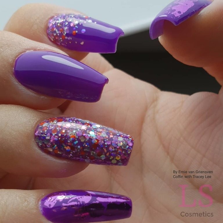 Uñas moradas - Blogmujeres.com