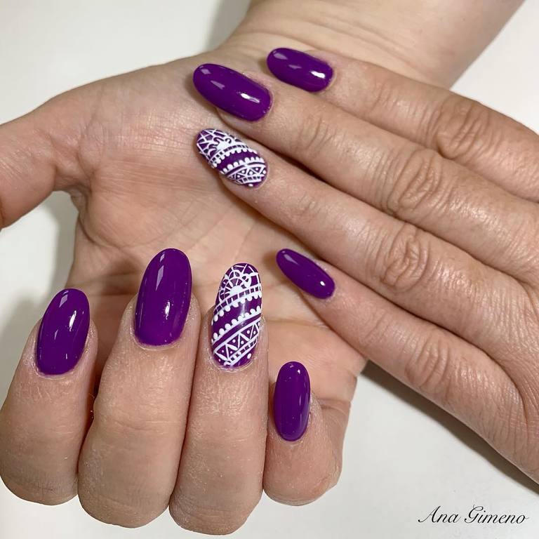 Uñas moradas - Blogmujeres.com